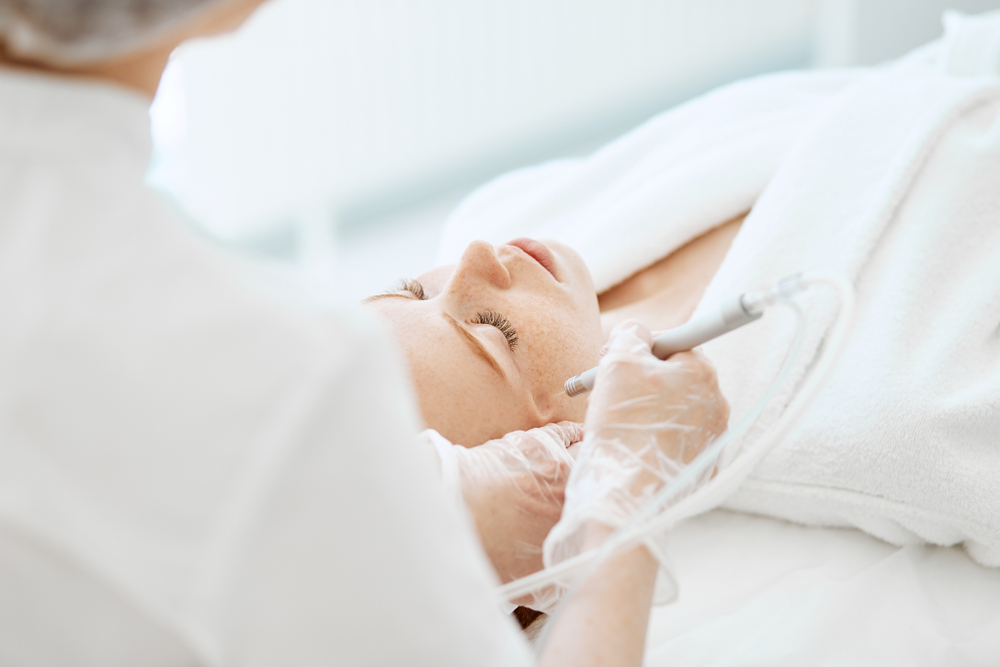 Il peeling chimico: cos'è e a cosa serve? | Prof. Antonino di Pietro